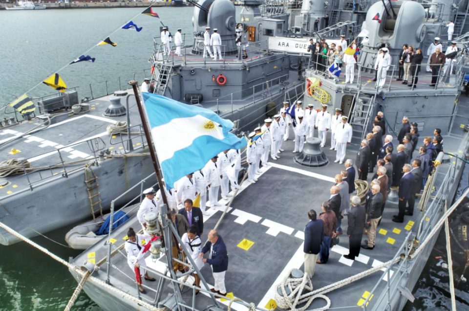Colorida ceremonia por el aniversario de la histórica corbeta Drummond ...