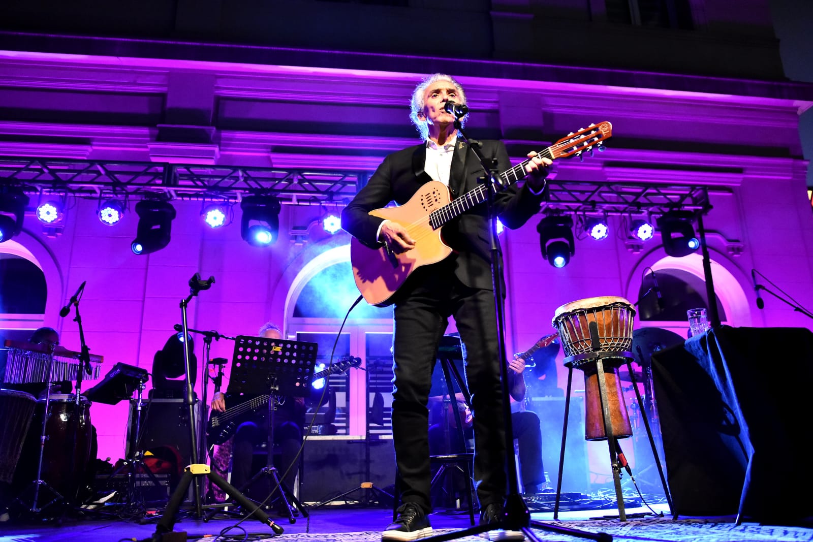 Festiva presentación de Jairo en la plaza seca del Paseo Aldrey ...