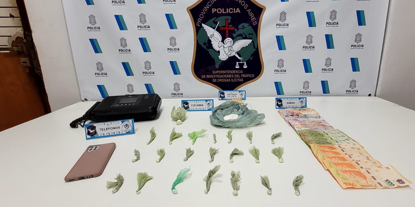 No podía salir de su casa por el arresto domiciliario pero igual seguía ...