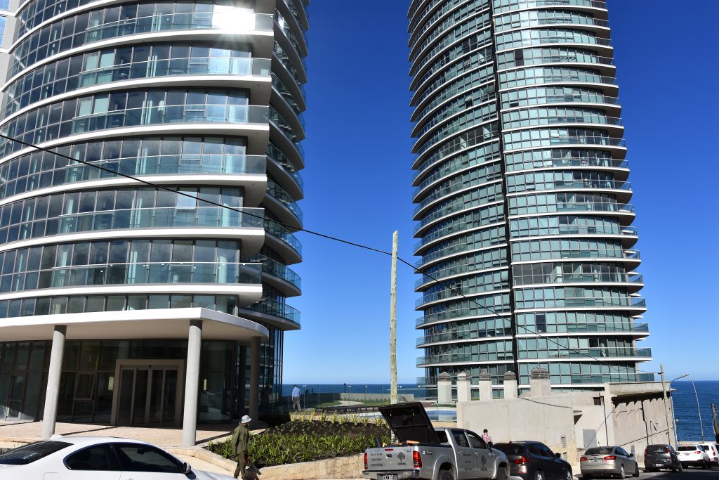 Con el final de la construcción, las torres de Pelli son una realidad ...