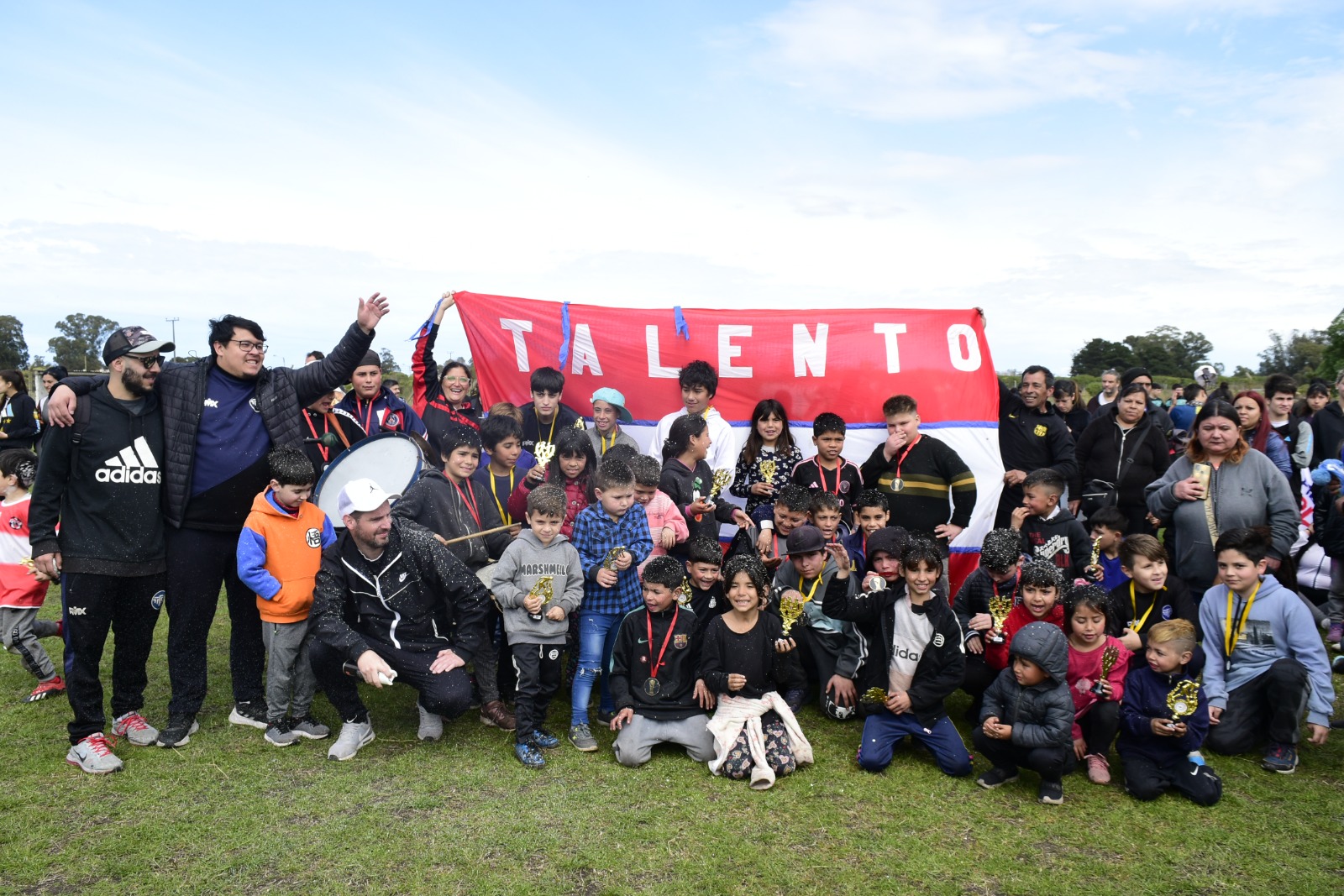 Gran cierre para el primer torneo de la Liga Barrial de Fútbol « Diario ...