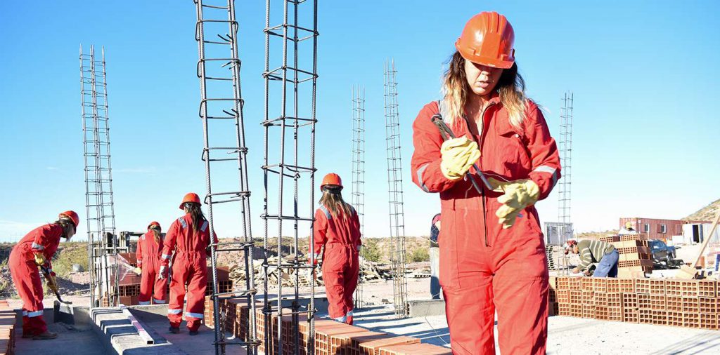 Crece el empleo de mujeres en el sector de la construcción « Diario La ...