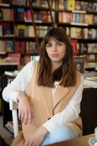 Ana Luz Arrieta presenta “Los restos”, una novela que nace del dolor para encontrar refugio en ...