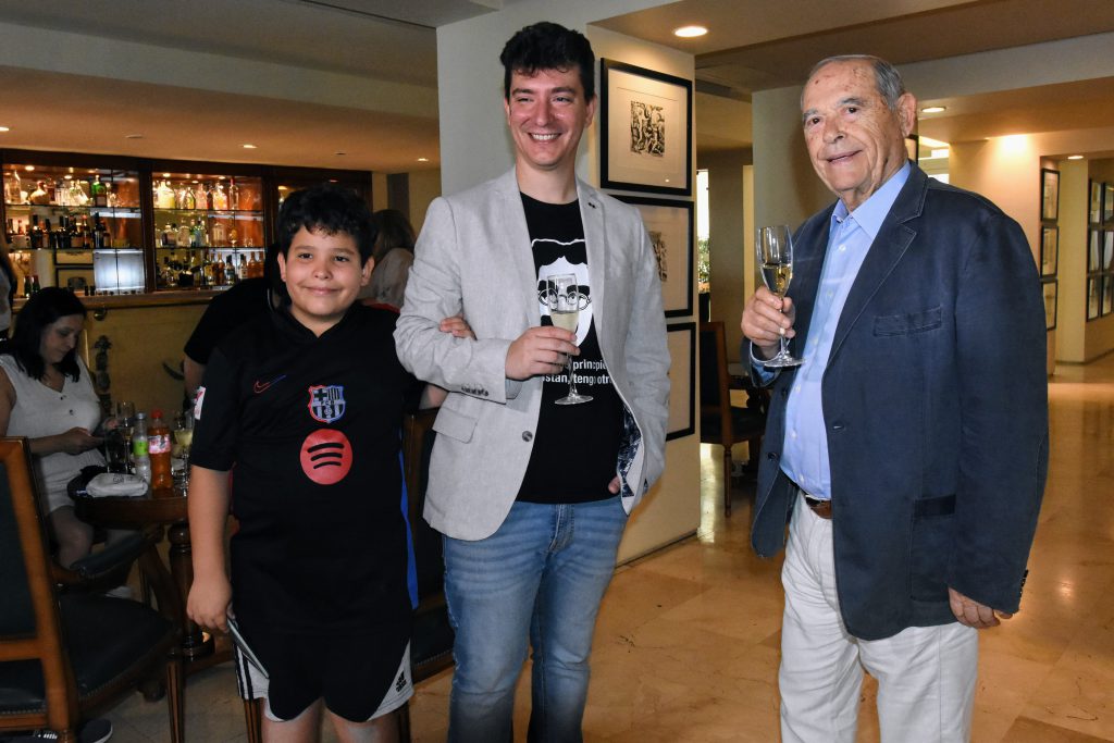 Ariel Tarico dejó la huella de sus manos en la Vereda de las Estrellas ...