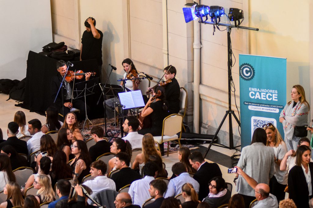 Nueva colación de grado de la Universidad Caece « Diario La Capital de ...